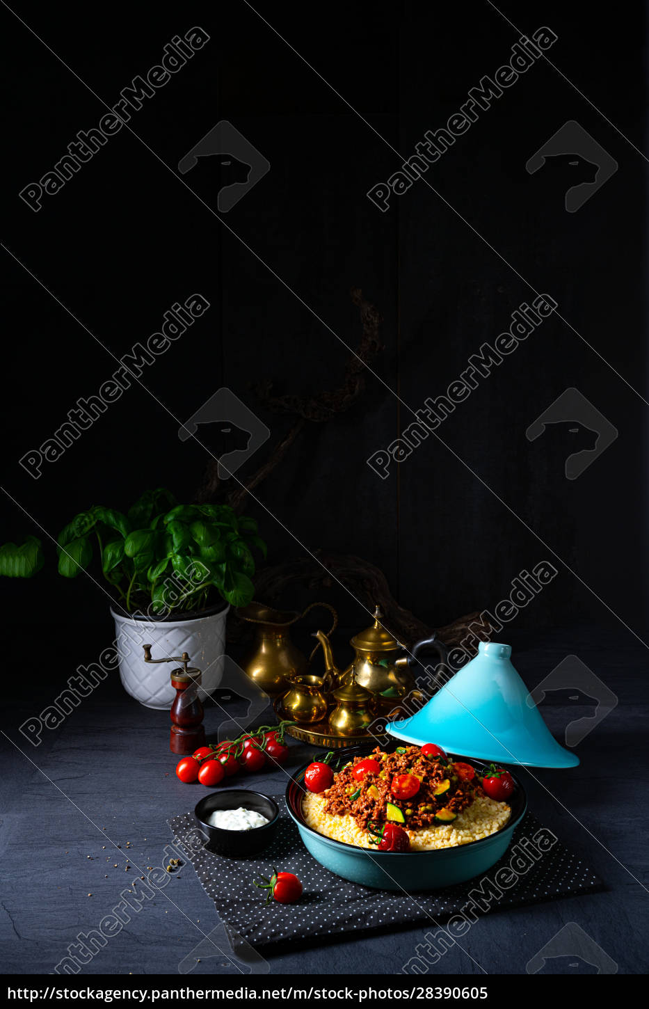 Tomaten-Bulgur mit Gemüse und Hackfleisch - Stockfoto - #28390605 ... Tomaten-Bulgur mit Gemüse und Hackfleisch - Stockfoto - #28390605 ...